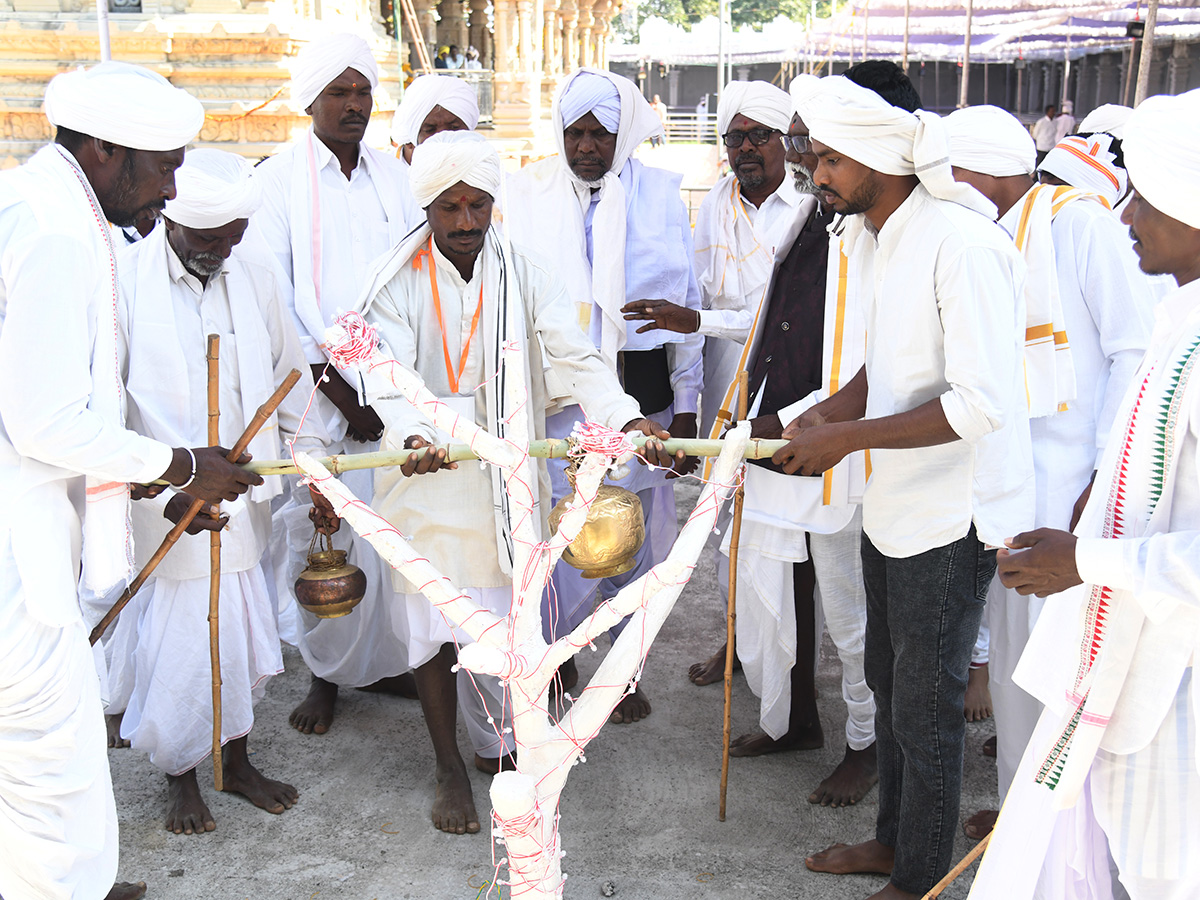 మహాపూజతో నాగోబా జాతర ప్రారంభం (ఫొటోలు) | Telangana Biggest Tribal ...