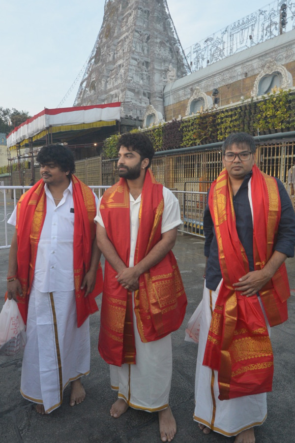తిరుమల శ్రీవారి సేవలో టాలీవుడ్ ప్రముఖులు (ఫొటోలు) | Celebrities Visit ...