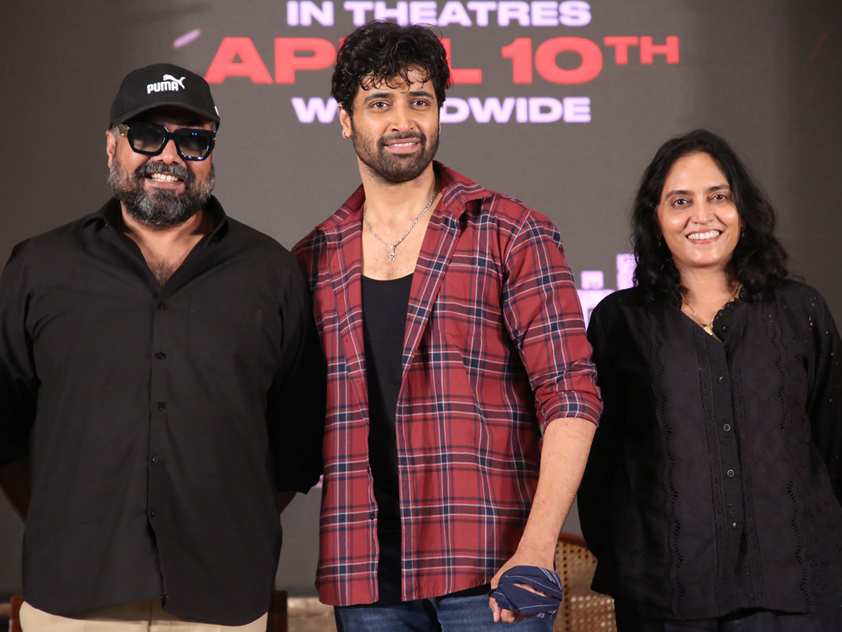 అడివి శేష్‌ 'డెకాయిట్‌' మూవీ ప్రెస్‌మీట్‌ (ఫొటోలు) | Adivi Sesh And ...