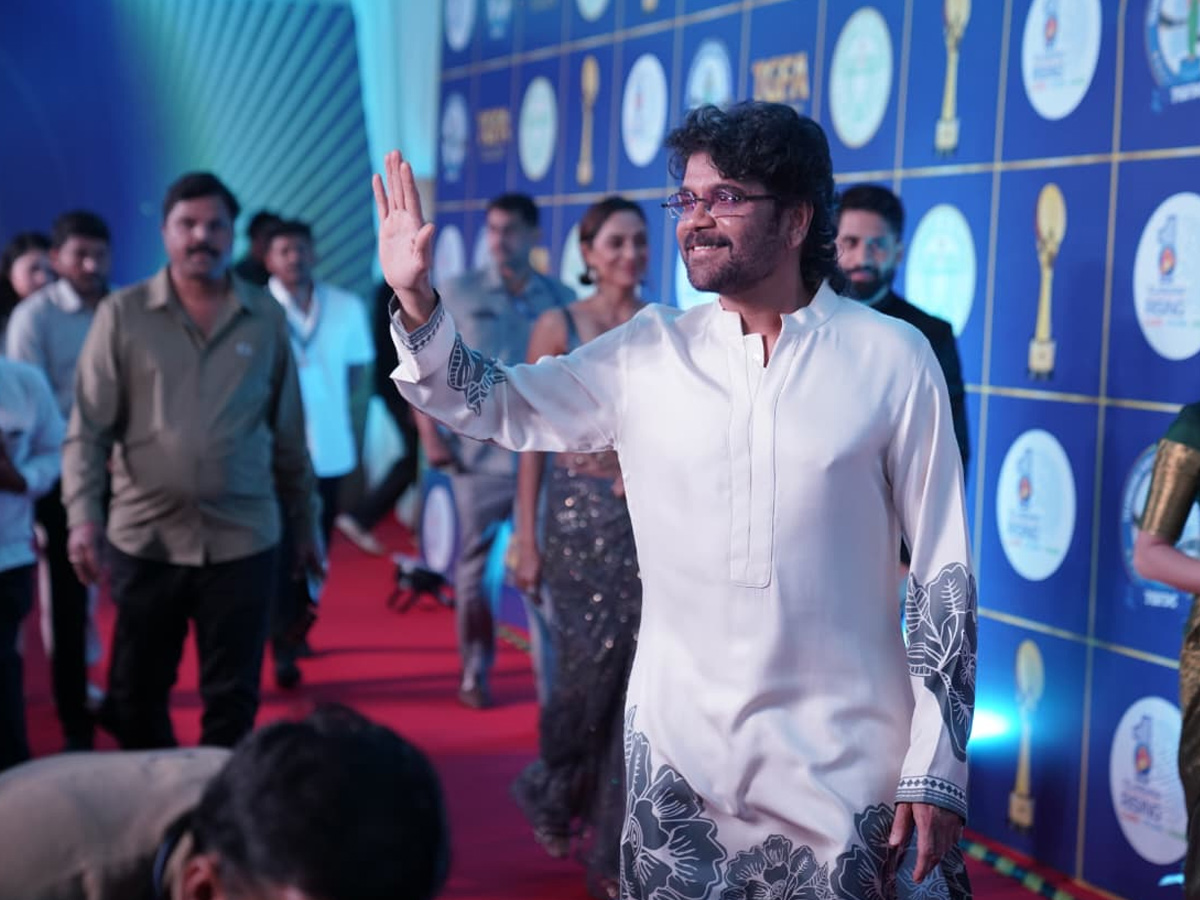 అట్టహాసంగా గద్దర్ అవార్డుల వేడుక.. టాలీవుడ్ స్టార్స్ సందడి (ఫొటోలు ...