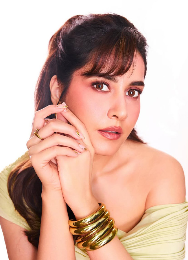 రాశీ ఖన్నా గ్లామర్ ఫోటోషూట్ | Tollywood Actress Raashii Khanna Stunning ...