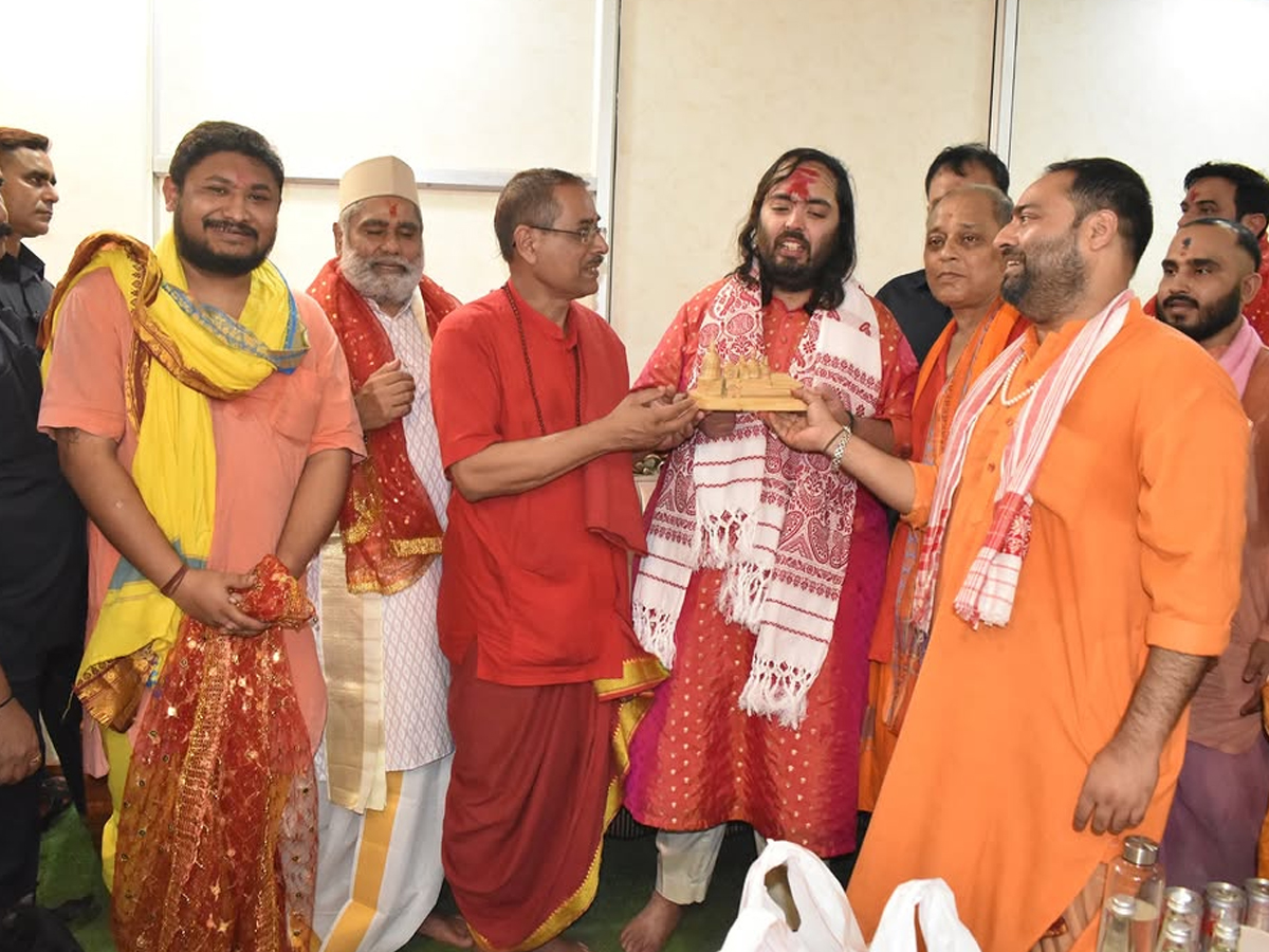 కామాఖ్య ఆలయాన్ని సందర్శించిన అనంత్ అంబానీ (ఫోటోలు) | Anant Ambani ...