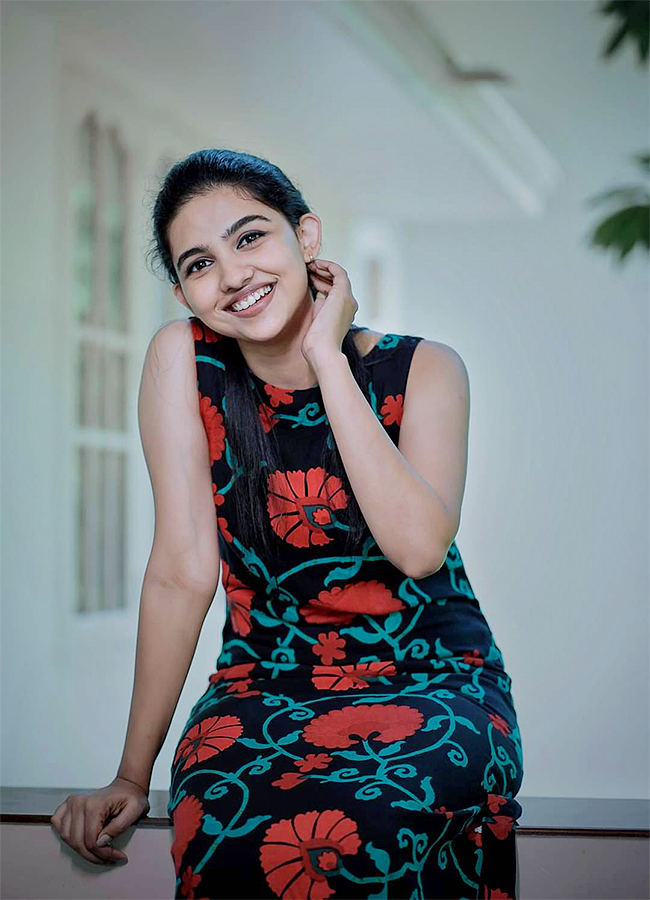 ప్రేమలు హీరోయిన్ మమితా బైజు క్యూట్ పిక్స్ | Actress Mamitha Baiju ...